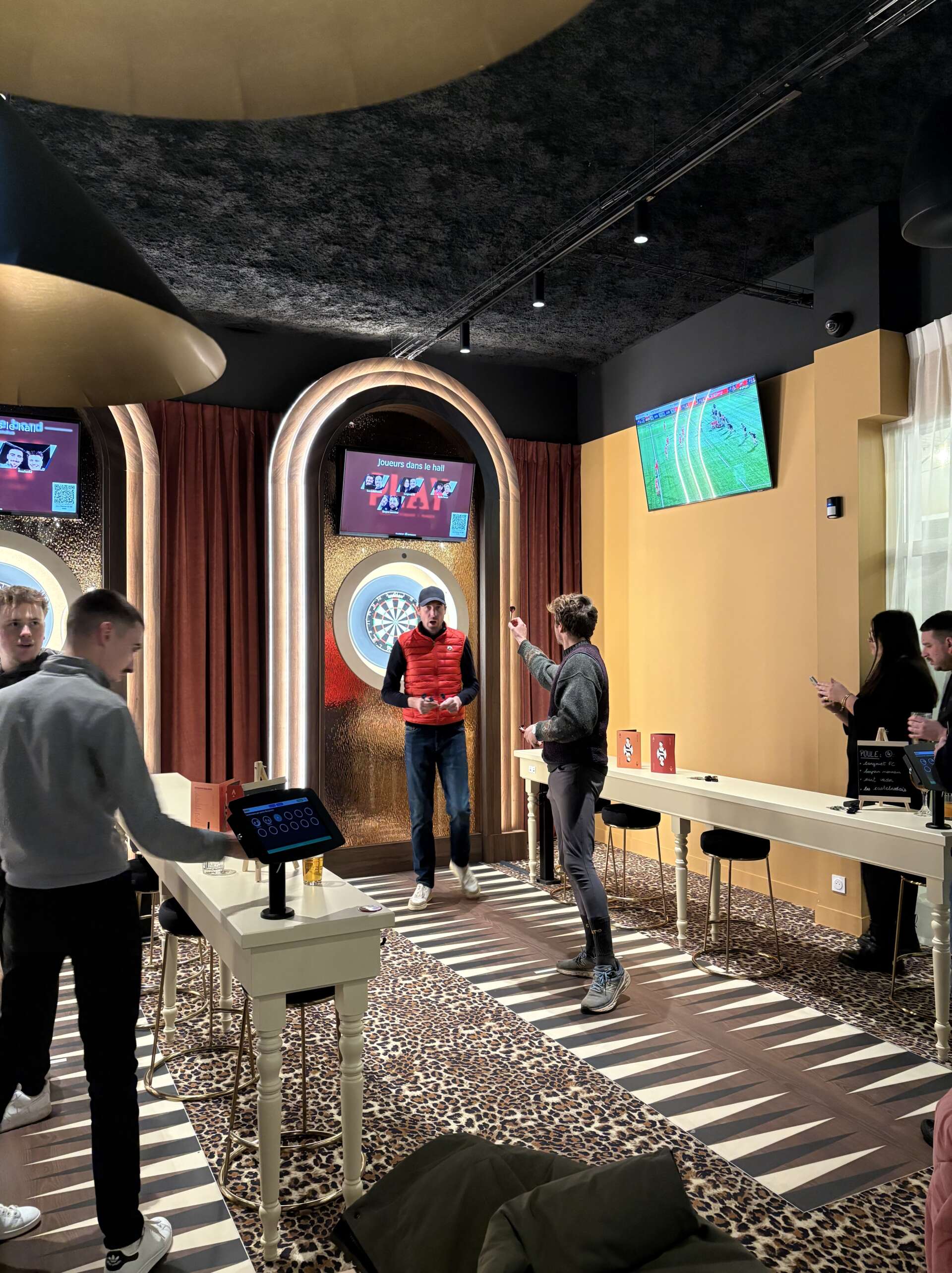 LE BAR À FLÉCHETTES MET DANS LE MILLE ! - Rennes Infos Autrement